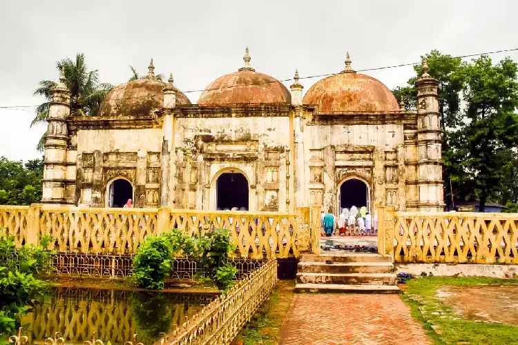 পানবাৰী মছজিদ: ইছলামিক স্থাপত্যৰ এক উৎকৃষ্ট উদাহৰণ