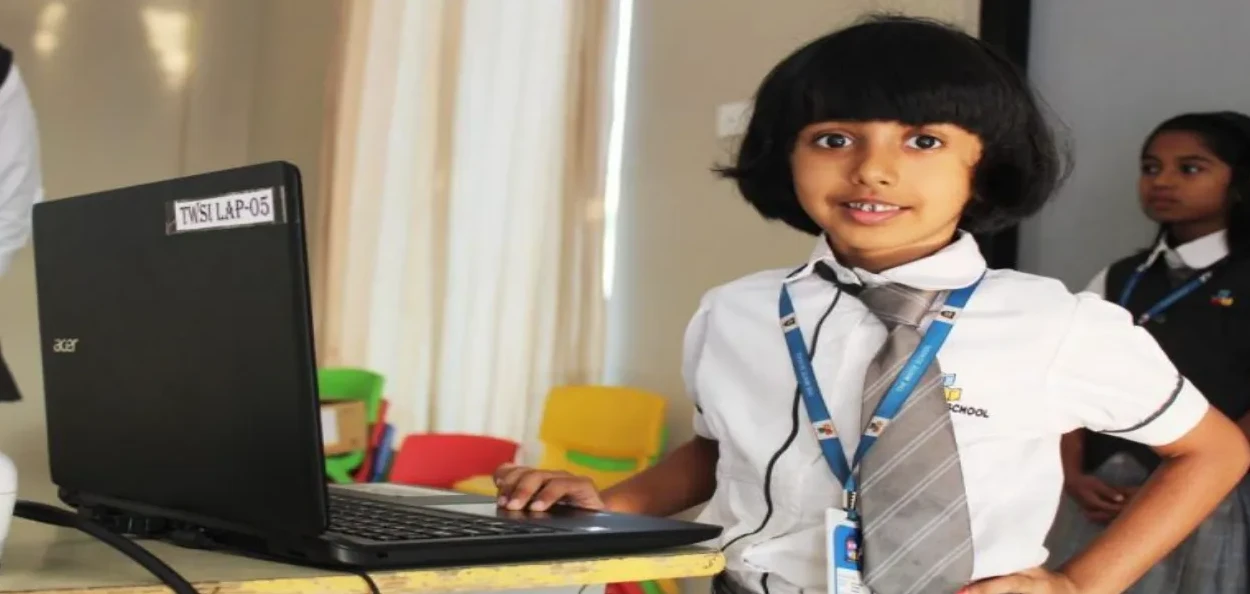 মোবাইলৰ জৰিয়তে চকুৰ ৰোগ চিনাক্ত কৰিব পৰা এপ সৃষ্টি কেৰালাৰ ১০ বছৰীয়া ...