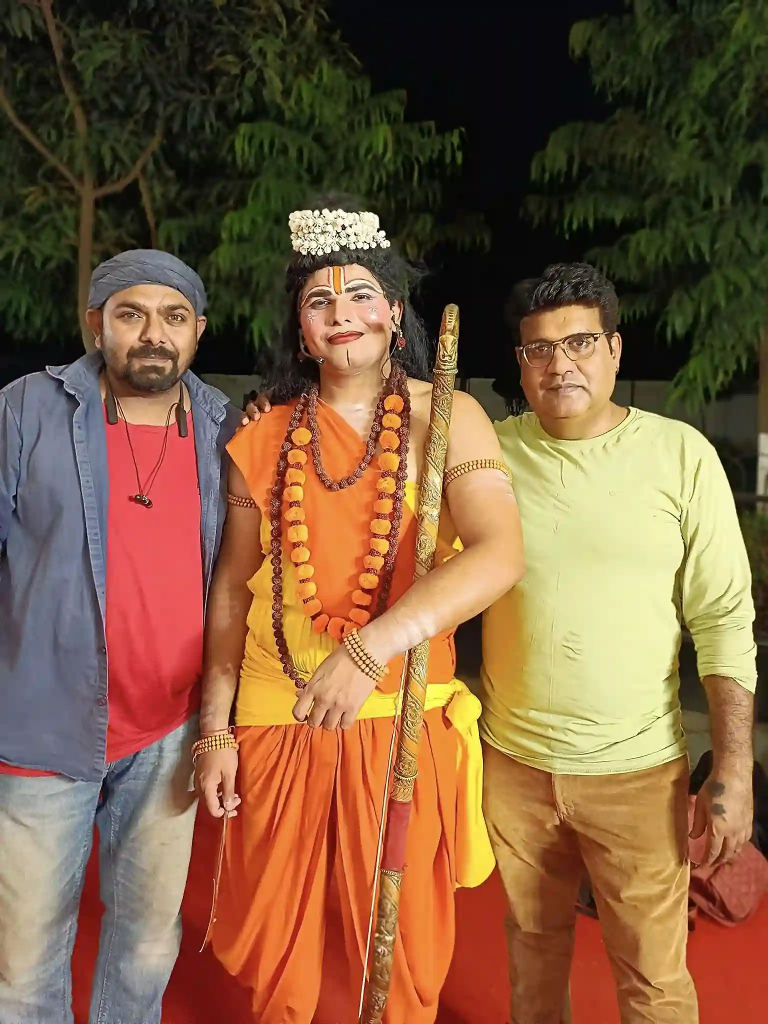 ৰামলীলাৰ চৰিত্ৰবোৰক প্ৰাণৱন্ত কৰি তুলিছে মুছলমান মেকআপ আৰ্টিষ্ট ছামিম আলমে
